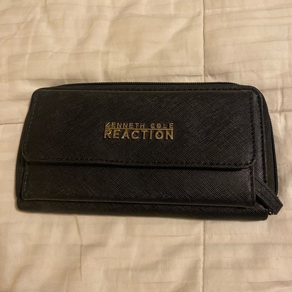 Kenneth Cole Reaction | Bags | Kenneth Cole Reaction Ladies Wallet ...
